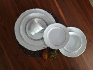 SET DE MASA SI CAFEA 12 PERSOANE CU SUPIERA MARIA TEREZA GOLD